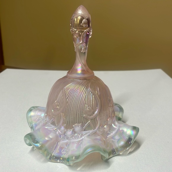 Fenton | Art | Fenton Art Glass Lily Of The Valley Opalescent Crest ...